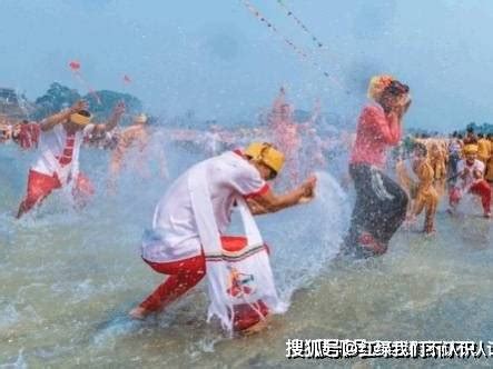 四月一年一度的傣族泼水节又来了 笑声 祝福声 年轻人