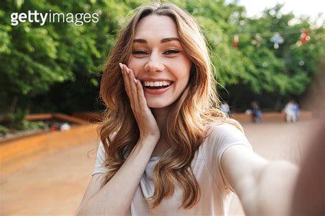 Close Up Of A Smiling Young Girl Taking Selfie 이미지 1324863652 게티이미지뱅크