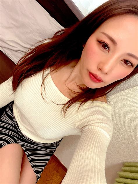 伊東沙蘭sara Itou On Twitter 今までの撮影の写真が溜まってる なんか見たいアングルありますか？？ T