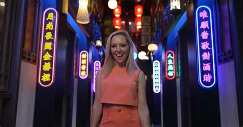Getaway Charli Robinson Explores Singapore By Night And Finds The Best
