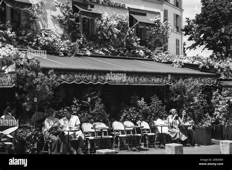 Paris France June 10 2023 People Enjoy Food And Drink At Romantic