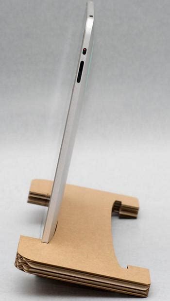 Дуже проста підставка для смартфона з картону своїми руками