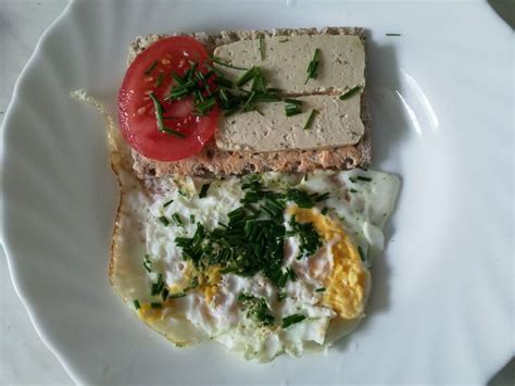Ola Sausmaize Ar Tomātu Tofu Siers Tofu Ola