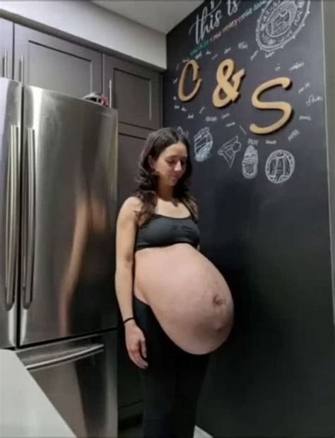 Short Pregnant Woman With Triplets Admit It We All Wanted At Least