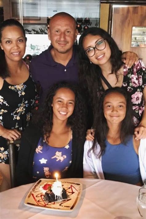 Does Leylah Annie Fernandez Have Brother Sister Bianca Jolie Players Bio