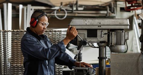 Feds Should Cut Personal Income Taxes 25 Balance Budget Like Bc