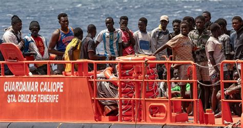 Hundreds Of Migrants Swim Into Spains Ceuta Enclave From Morocco