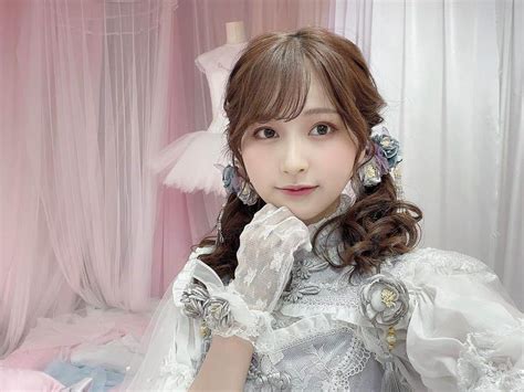 白沢かなえさんのインスタグラム写真 白沢かなえinstagram「💙🤍💙🤍 ブルベ夏 擬態メイク🥳」7月19日 23時25分