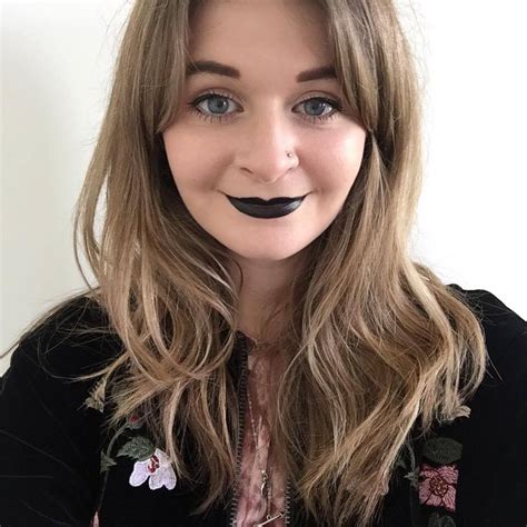 5 Of The Best Vampy Black Lipsticks Phoenix Magazine