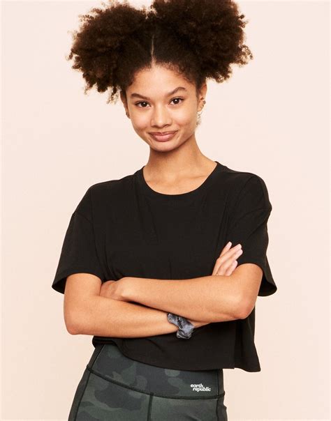 Earth Republic Austyn Cropped Crew Neck Tee At Hamilton Place In Chattanooga Tn