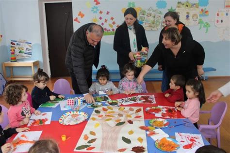 ბაღდათის საბავშვო ბაღებს საჭირო ინვენტარი და სათამაშოები გადასცეს Skolamdelebi Ge