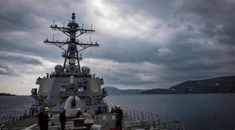 Buque De Guerra De Eeuu Y Varios Barcos Comerciales Atacados En El