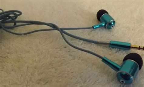 How To Store Wired Earbuds Tips For Tangle Free Listening