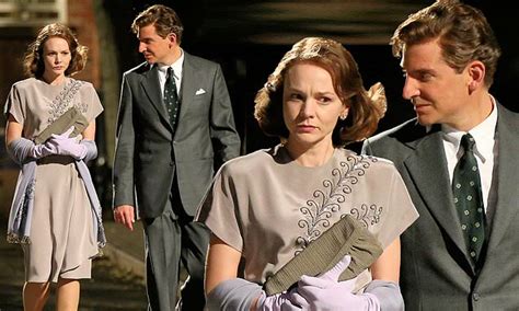 Bradley Cooper And Carey Mulligan Capture S Glamour In Romantic Street Scene For Maestro