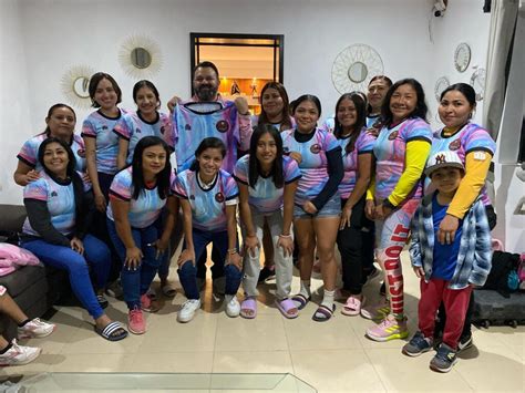 El Alcalde De Izamal Warnel May Hizo Entrega De Nuevos Uniformes A