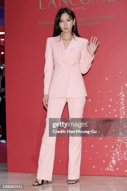 So Yeon Kim Photos And Premium High Res Pictures Getty Images