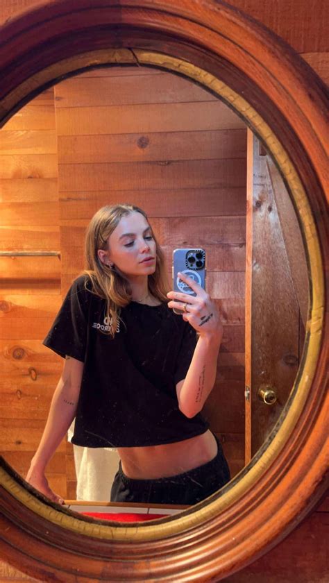 Midriff Mirror Pic R Annabananaxdddd