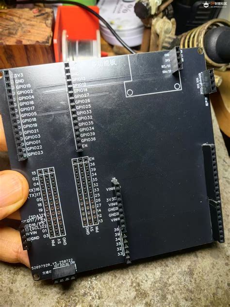 【花雕学编程】arduino动手做（259） Esp32多功能扩展底座 Df创客社区