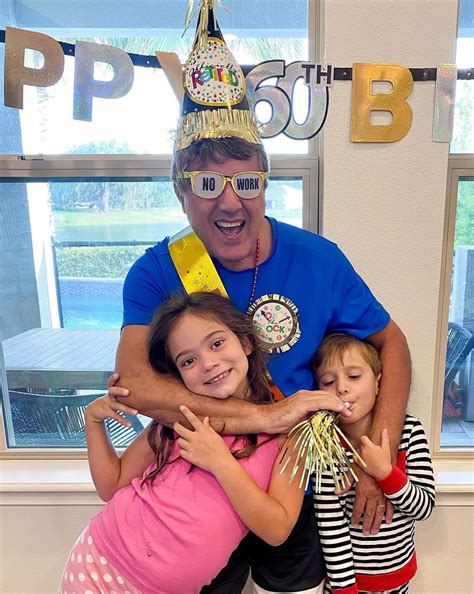 Influencer Flavia Calina Anuncia Morte Do Padrasto E Comove Web Tão