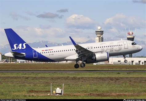 EI SIO SAS Connect Airbus A320 251N Photo By Ruby Alllesina ID
