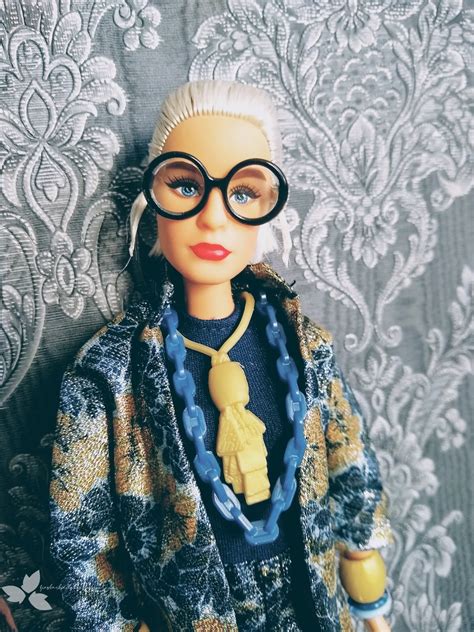 Fias Barbie Dolls Barbie® Styled By Iris Apfel Doll 2 2018