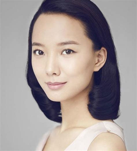 演員王珞丹，網友：一直都是短髮的你，知性美麗 每日頭條