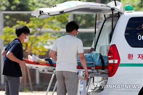 파업 장기화에 전원 조치되는 입원환자들 연합뉴스