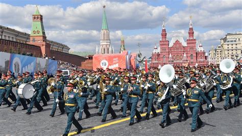 Узбекистанца, осудившего президента за участие в параде Победы ...