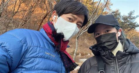 최수종 23살 딸 눈망울이 母 하희라 붕어빵… 이어폰 나눠 꽂은 ‘다정한 부녀