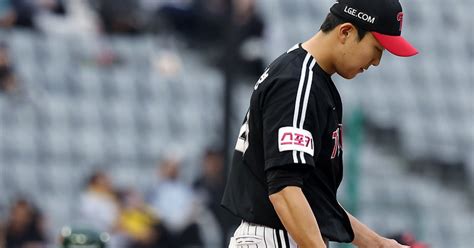 1회에 홈런 두 방 맞은 손주영