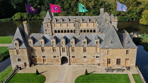 Une école de sorcellerie et de magie rouvre ses portes cet été au
