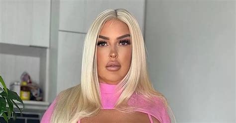 I Ignore Blokes To Flaunt Sexy Curves No One Appreciates My Hot Body