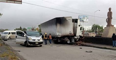 Fuerte Accidente En Carretera 57 Cinco Heridos En Choque Entre Tráiler