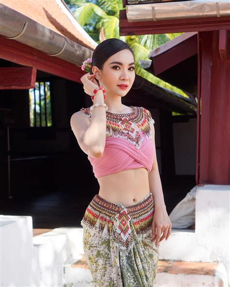 แคท อาทิติยา ประวัตินักร้องลูกทุ่งเสียงเพราะ สู่อาชีพตำรวจหญิง