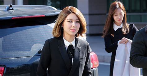 [포토] 소녀시대 수영 깔끔한 졸업식 패션