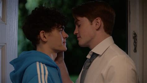 Does Charlie Have An Eating Disorder In Heartstopper Season 2 Dexerto