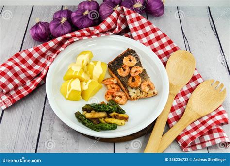 Filet de saumon steak photo stock Image du régime gros 258236732