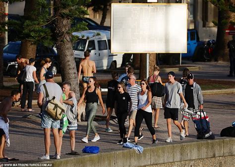 Beachgoers In Sydneys Northern Beaches Ignore Social Distancing Rules