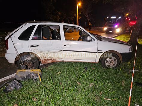 Uma pessoa morreu e outra ficou ferida após carro bater em árvore em