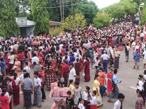 ကဆုန်လပြည့် ဗုဒ္ဓနေ့၌ သံဖြူဇရပ်မြို့နယ် ကျိုက္ခမီမြို့တွင် ကဆုန်ညောင်ရေသွန်းပွဲတော် စည်ကားသိုက