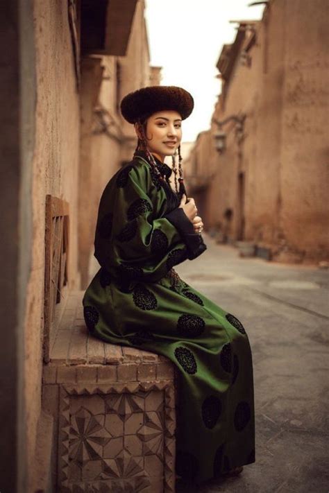 Uyghur Girls Uyghur Traditional Clothes Doppahat Xinjiang