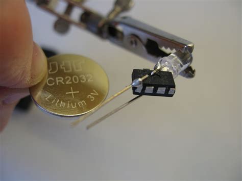 Throwduino Basic Light Sensing Flashing Throwie Duino