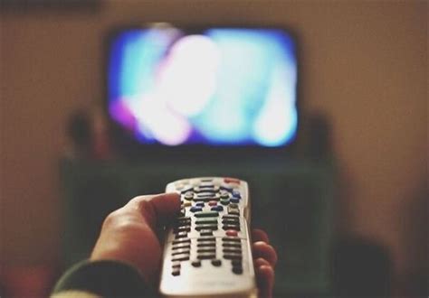 عکس واکنش گوینده خبر به ادعای ممنوعیت گریم مجریان زن در صدا و سیما همشهری آنلاین