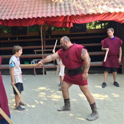 Cosa Vedere A Roma Scuola Dei Gladiatori Per Adulti E Bambini Parchitour