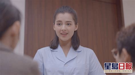 前港姐谢嘉怡高衩裙美腿若隐若现 当选后曾暴胀瘦身成功上围更丰满 星岛日报