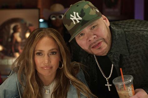 Ben Affleck Tom Brady Jlo Star In Dunkins Super Bowl Commercial