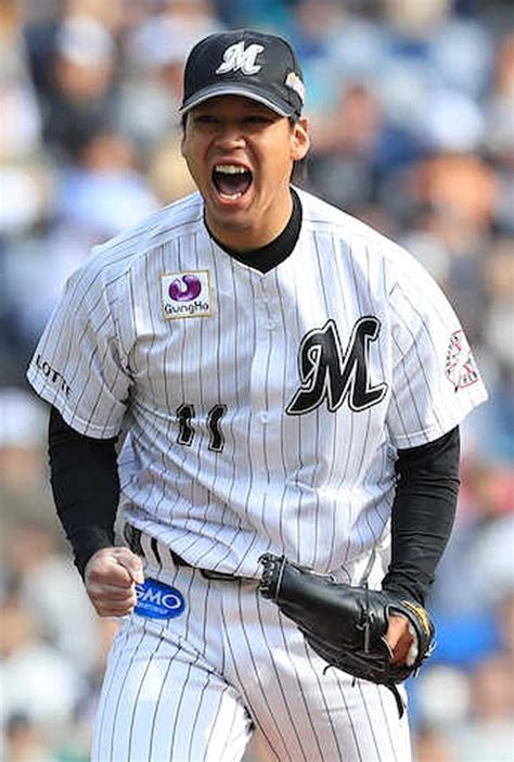 ＜ロ・日＞5回2死一、二塁、中田から三振を奪った佐々木はガッツポーズで大きく吠える ― スポニチ Sponichi Annex 野球