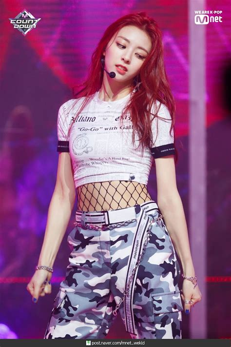 Itzys Yuna Stuns With New Dark Hair For The First Time In A While And