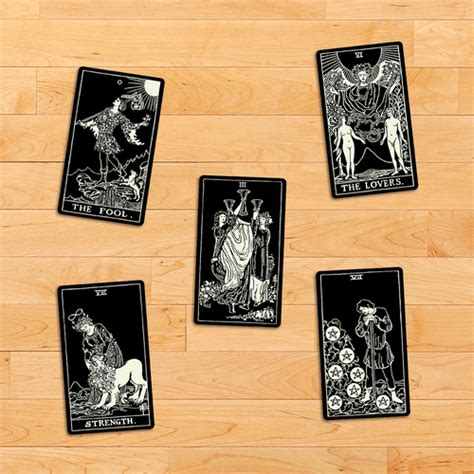 Glow In The Dark Tarot 78 Card Edition The Tarot Garden