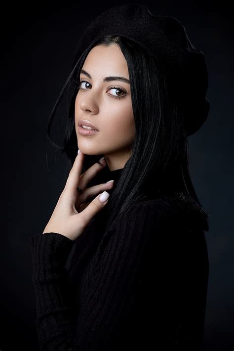 パベル・リバンド、 女性、 ポートレート、 黒い服、 黒髪、 シンプルな背景、 Hdデスクトップの壁紙 Wallpaperbetter
